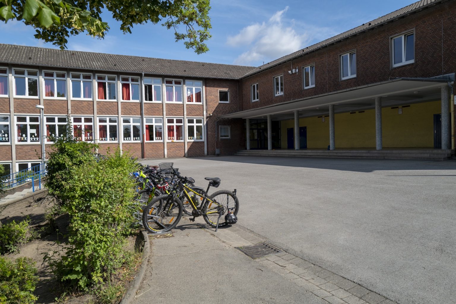 Schulgeschichte - Carl-Humann-Gymnasium Essen